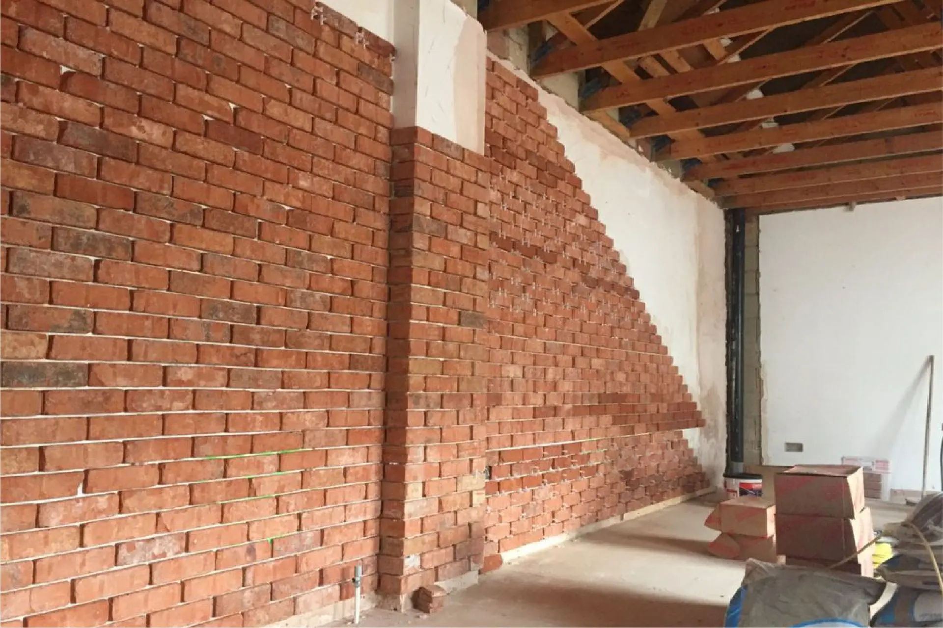 Exposed Bricks vs. Construction Bricks: Uncovering the Real Deal | Blog ...